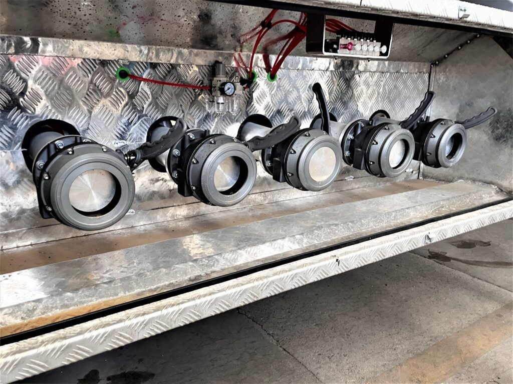 4 Axle Bitumen Tanker Trailer - ZW Vehicle – Professional Semi Trailer ...